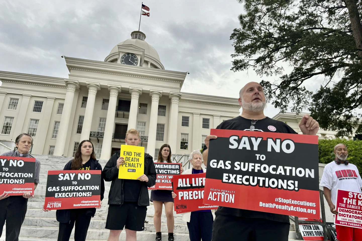 Alabama anti-death penalty activists protest execution – Fighting Words